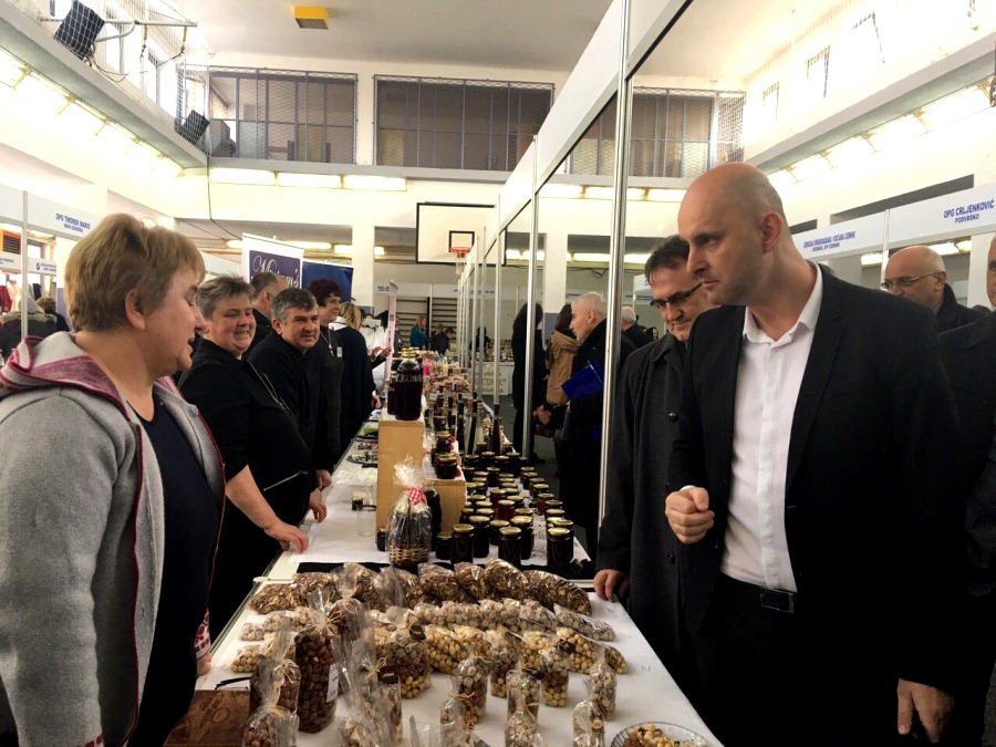 Ministar Tomislav Tolušić otvorio 19. poljoprivredno-poduzetničke ideje Nova Gradiška 2017 ...