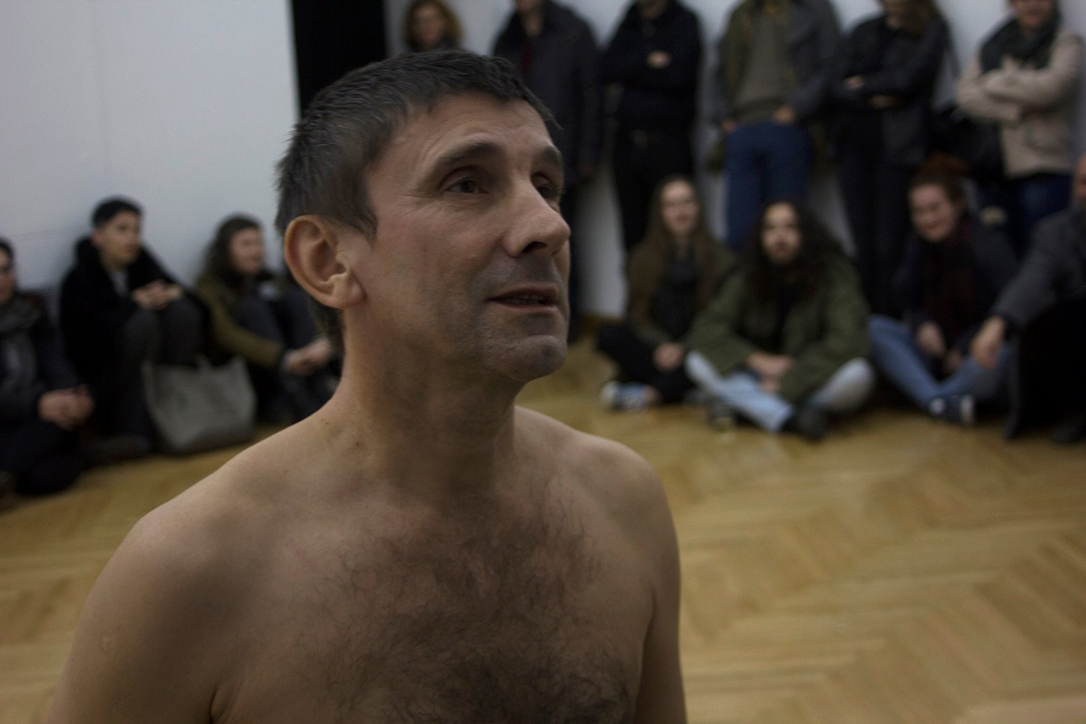 Labrović se ispričao zbog performansa u Puli gdje je 15 ljudi lizalo ...