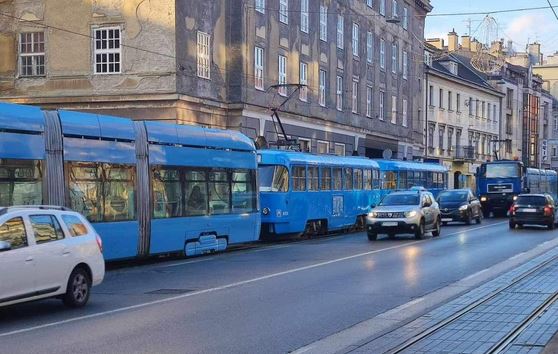 Prometni kaos u centru Zagreba: Tramvaji stoje, ZET promijenio trase čak 6 linija, a razlog za ...